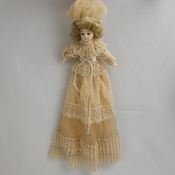 Louis Nichole | Holiday | Vtg Louis Nichole Porcelain Doll In Lace ...